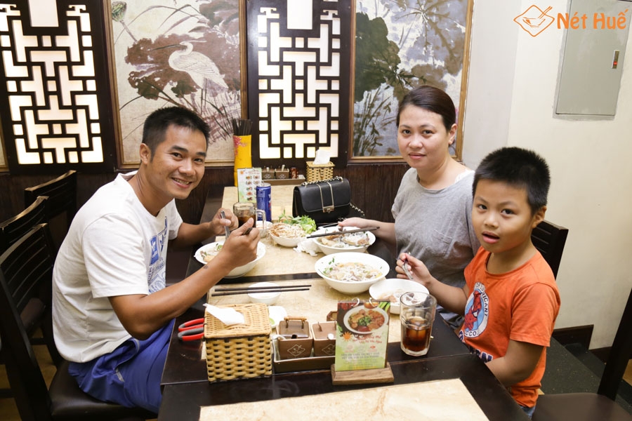 Khách hàng Nét Huế Láng Hạ